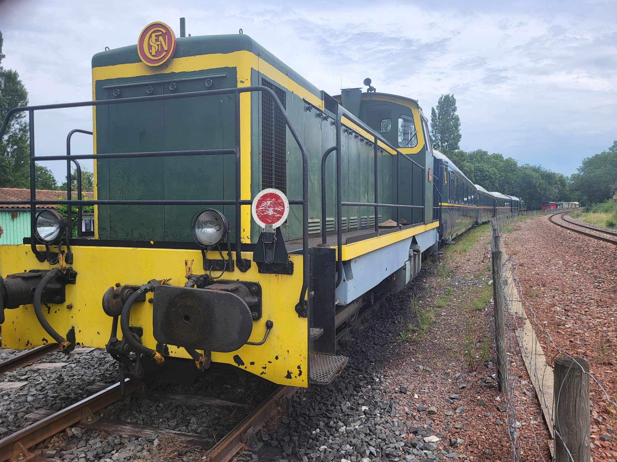 Déjeuner gastronomique à bord du train-restaurant, le Seudre Océan Express - CRM - Macif